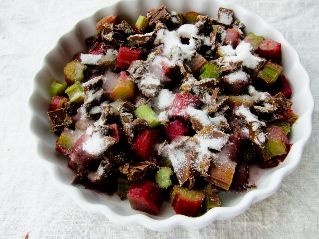 Rababarapie með kókos og karmellusúkkulaði – GulurRauðurGrænn&Salt