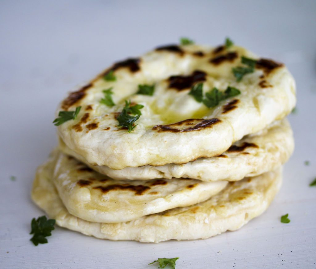 Indverskur Madras grænmetisréttur með fljótlegu naan - GulurRauðurGrænn ...