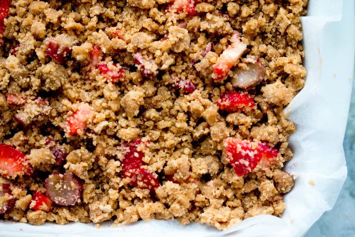 Rababara- og jarðaberjakaka - GulurRauðurGrænn&Salt