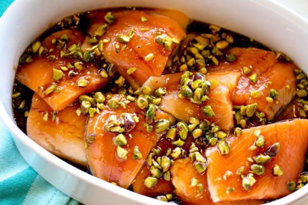 Hunangsmarineruð bleikja með soyasósu og pistasíuhnetum ...