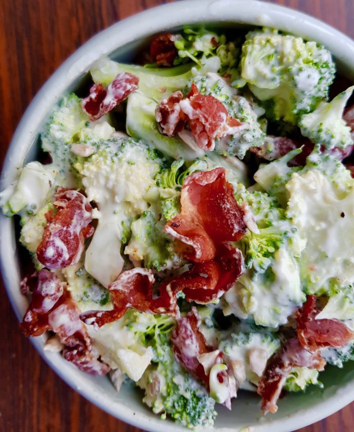 Geggjað brokkolísalat með eplum og beikoni - GulurRauðurGrænn&Salt